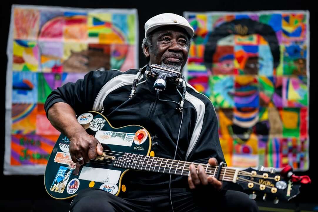 Blues musician Terry 'Harmonica' Bean performs for Tupelo elementary ...